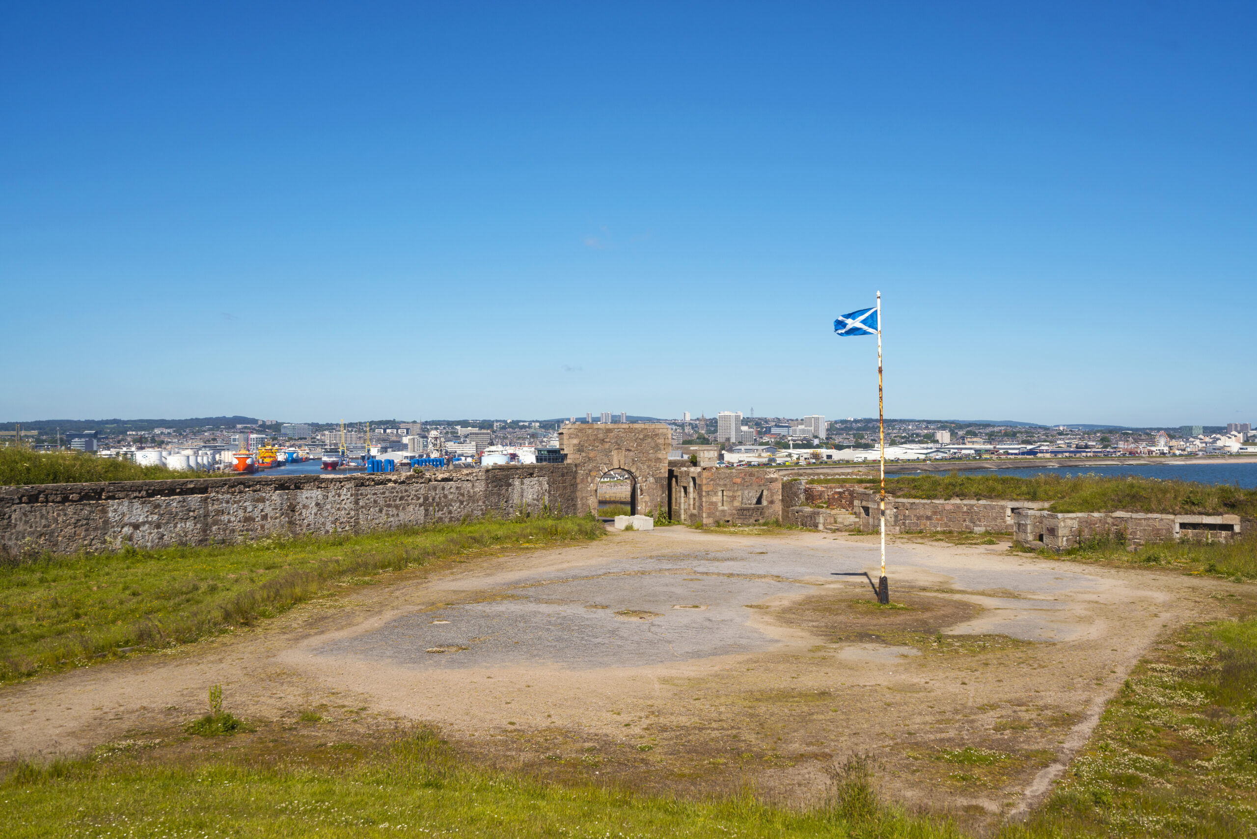 Torry Battery overlooking Aberdeen Harbour - Dig It!